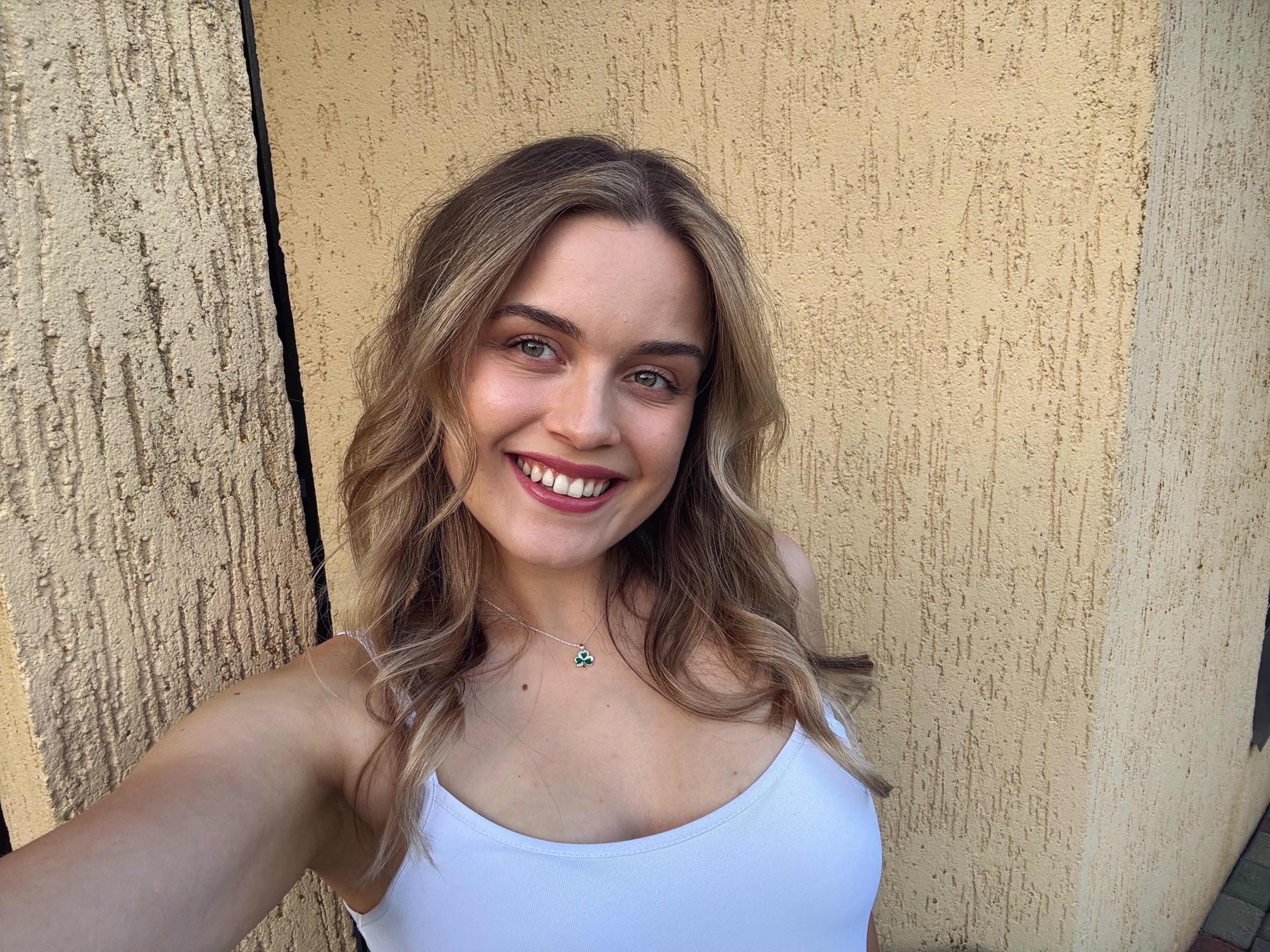 Agnesse - Singer & Songwriter